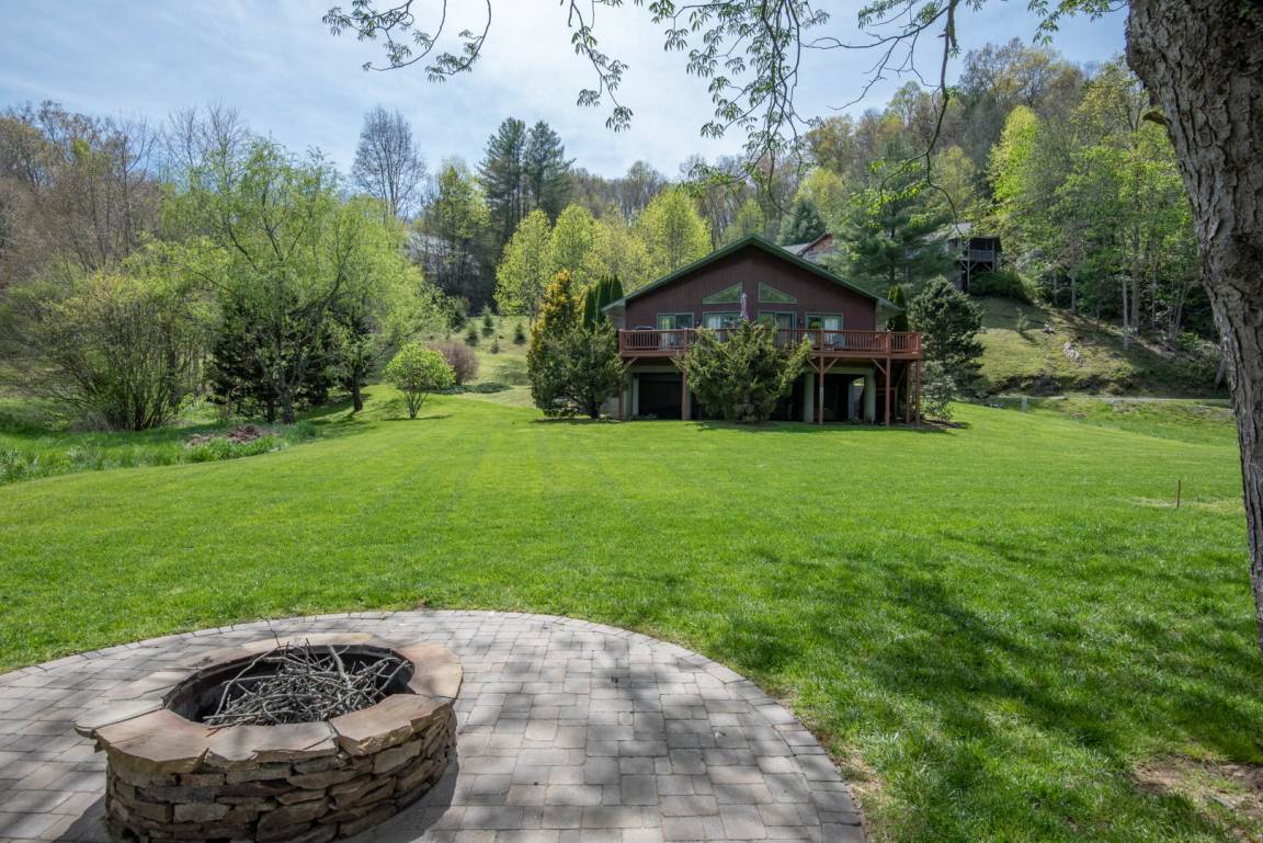 Cabin ∙ 3 Bedrooms ∙ 6 Guests - West Jefferson, NC