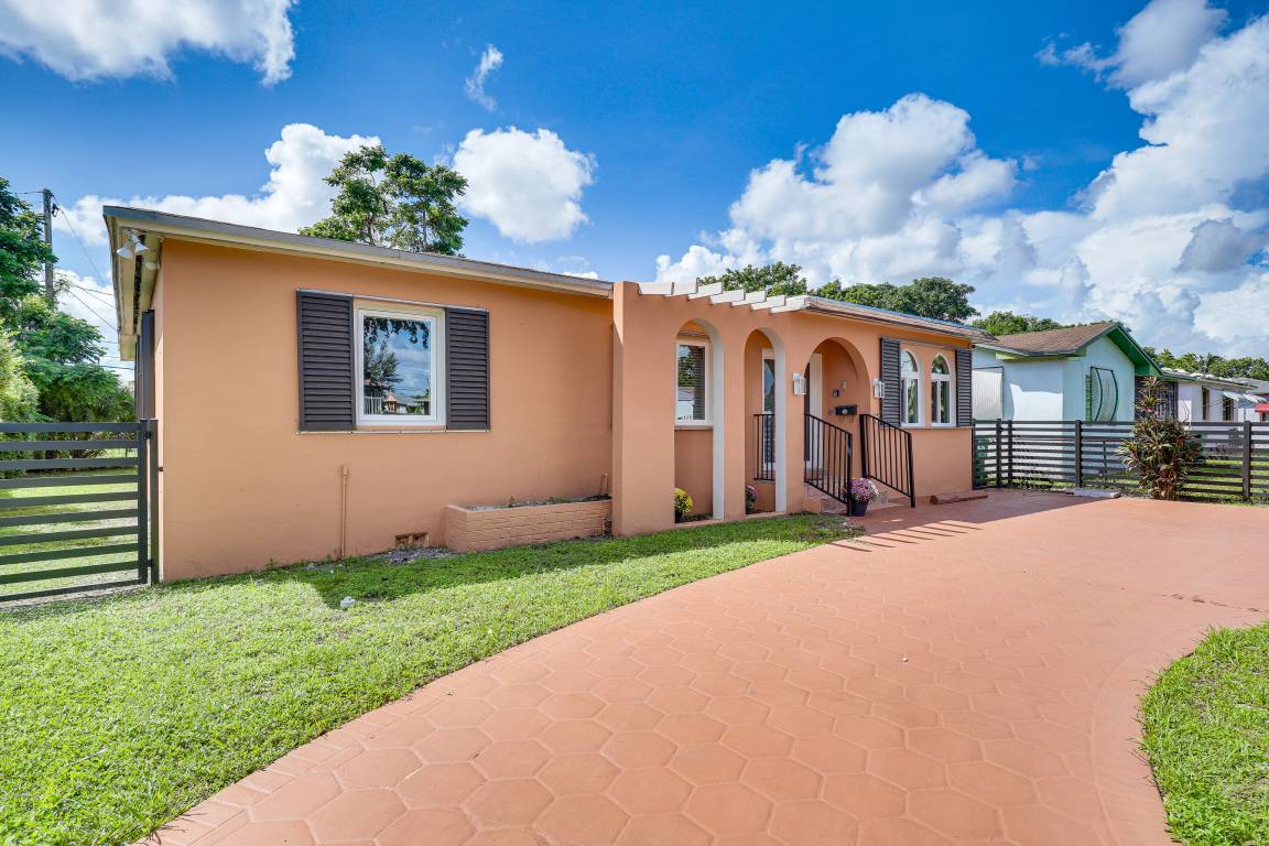 157 M² House ∙ 4 Bedrooms ∙ 8 Guests - Doral, FL