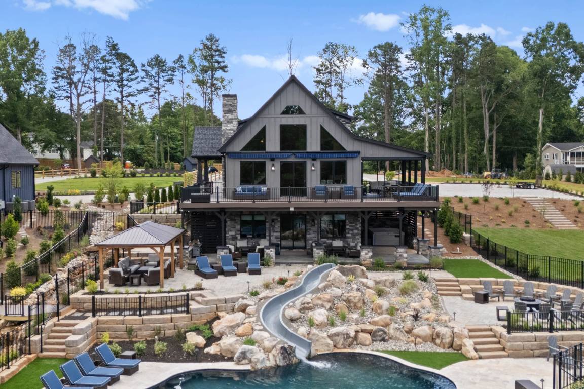 418 M² House ∙ 6 Bedrooms ∙ 21 Guests - Denver, NC