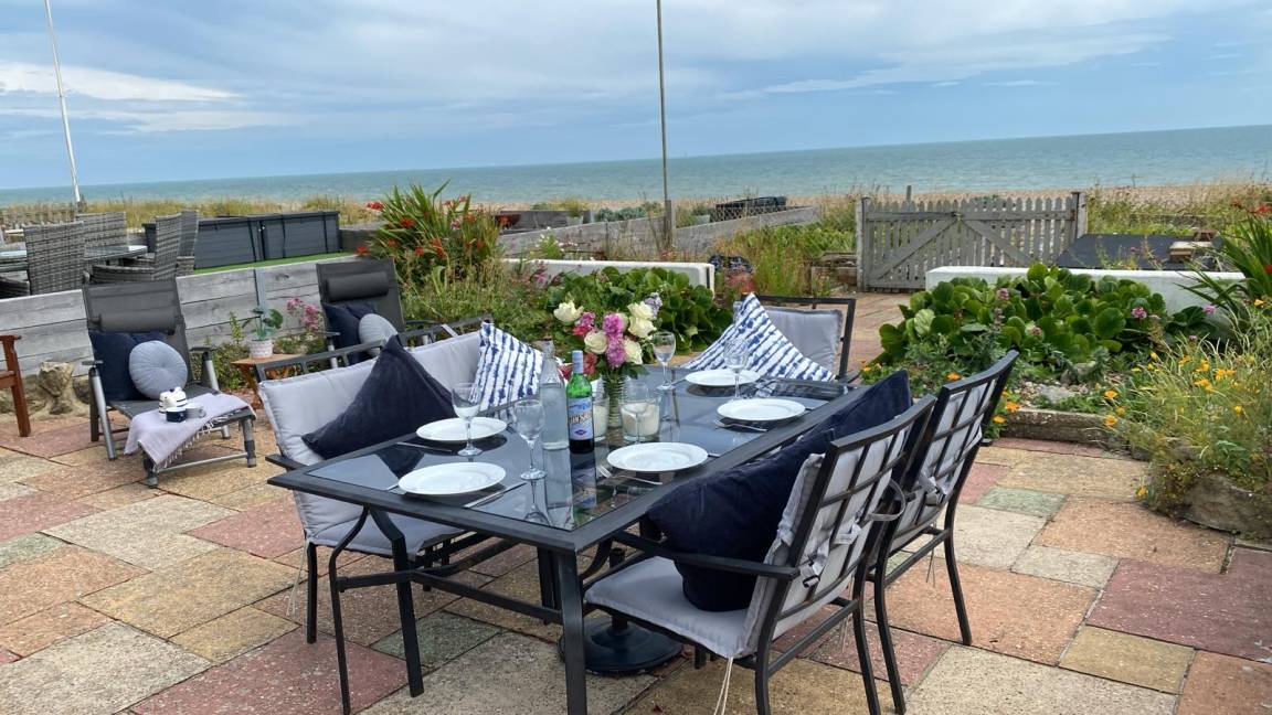 93 M² Bungalow ∙ 3 Bedrooms ∙ 6 Guests - Bexhill