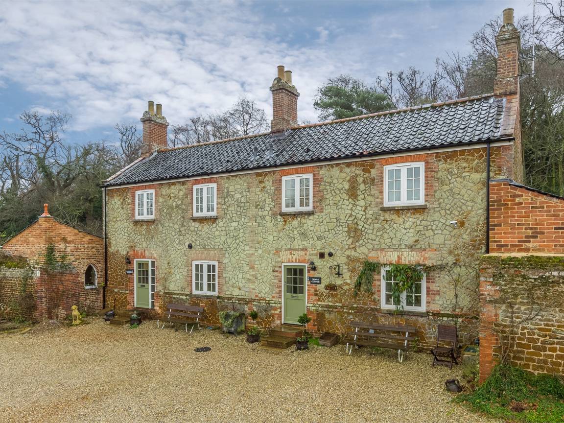 Cottage ∙ 2 Bedrooms ∙ 5 Guests - Old Hunstanton