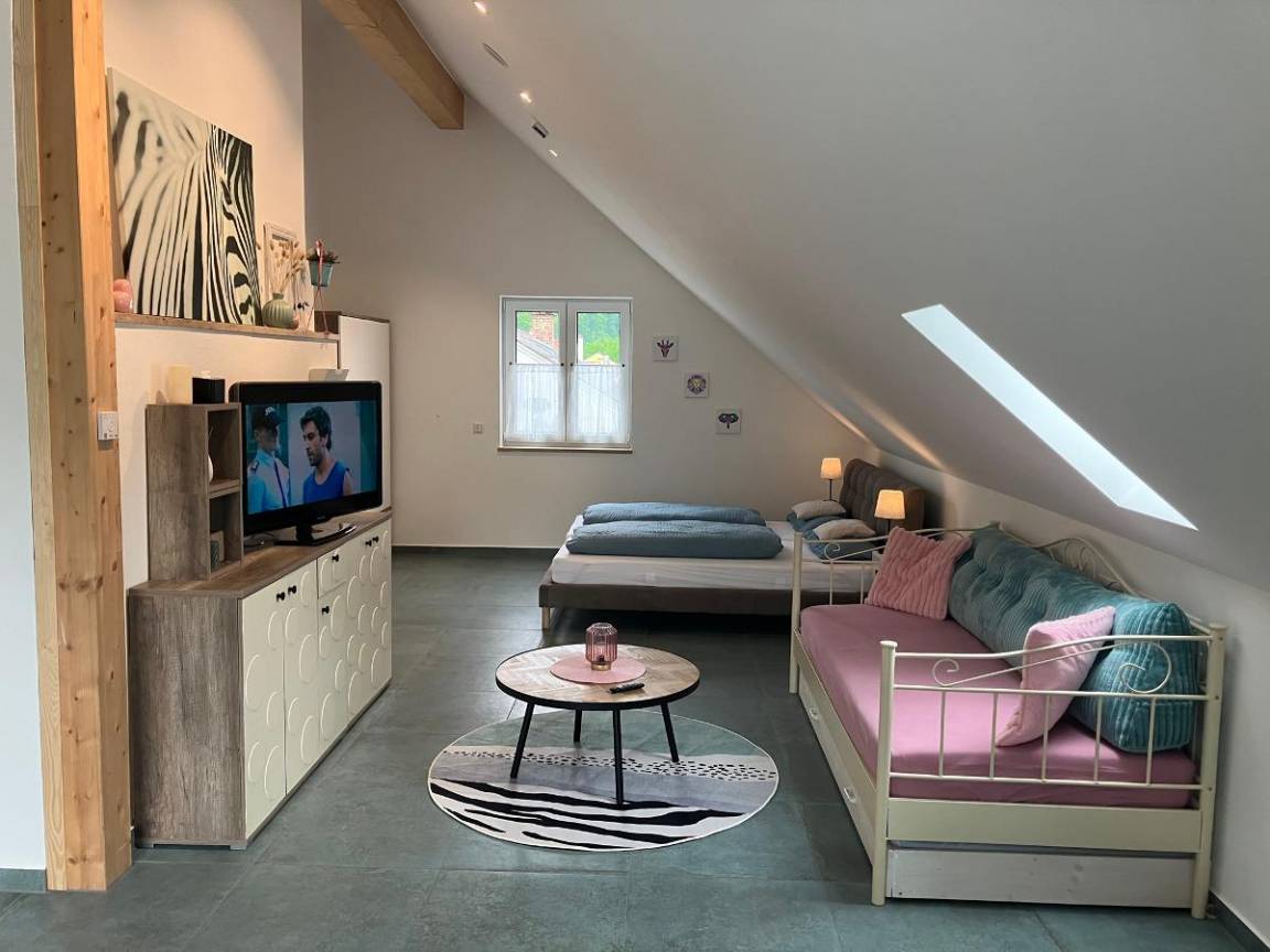 68 M² Ferienwohnung ∙ 1 Schlafzimmer ∙ 4 Gäste - Breitenbrunn