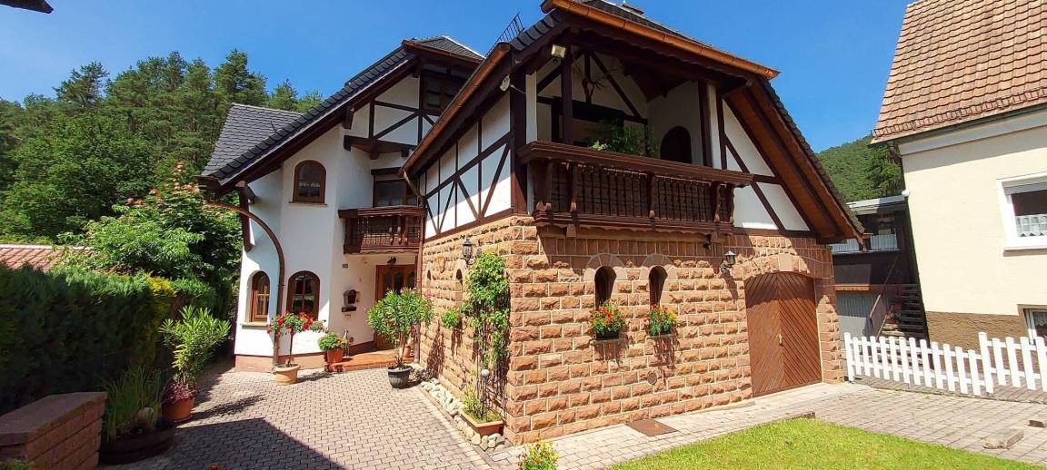 77 M² Ferienwohnung ∙ 2 Schlafzimmer ∙ 3 Gäste - Erfweiler