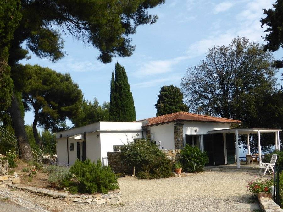 200 M² Farmhouse ∙ 3 Bedrooms ∙ 10 Guests - Imperia