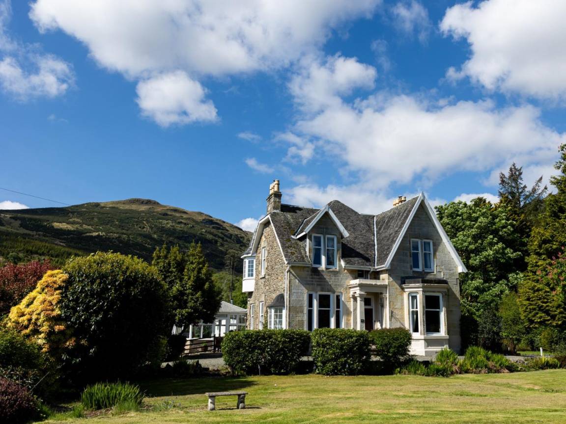 Cottage ∙ 5 Bedrooms ∙ 9 Guests - Arrochar