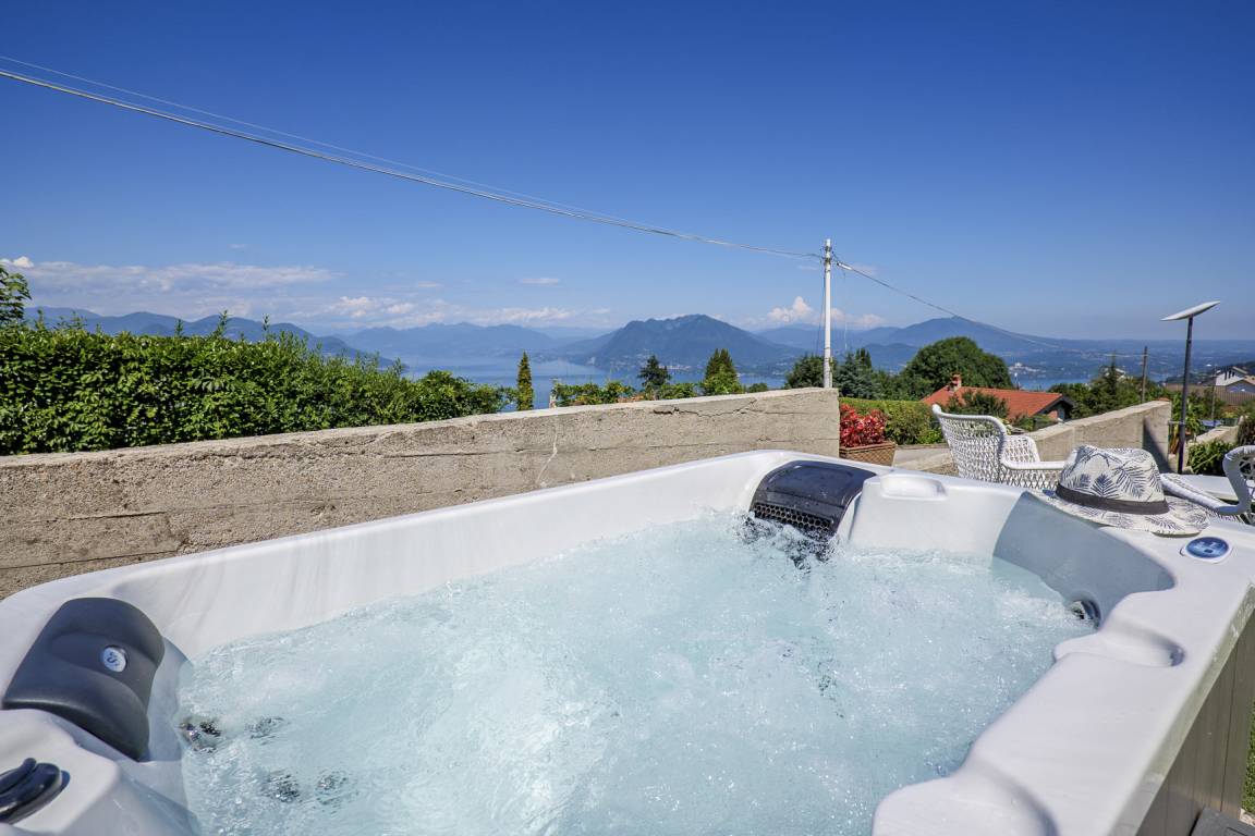 65 M² Apartment ∙ 2 Bedrooms ∙ 6 Guests - Stresa