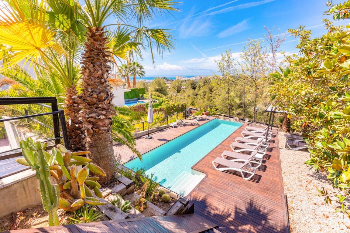 Villa ∙ 6 Habitaciones ∙ 12 Huéspedes - Sitges