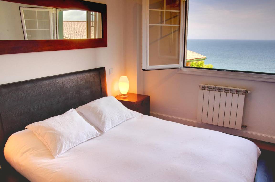 240 M² Vivenda ∙ 3 Quartos ∙ 8 Hóspedes - Liendo