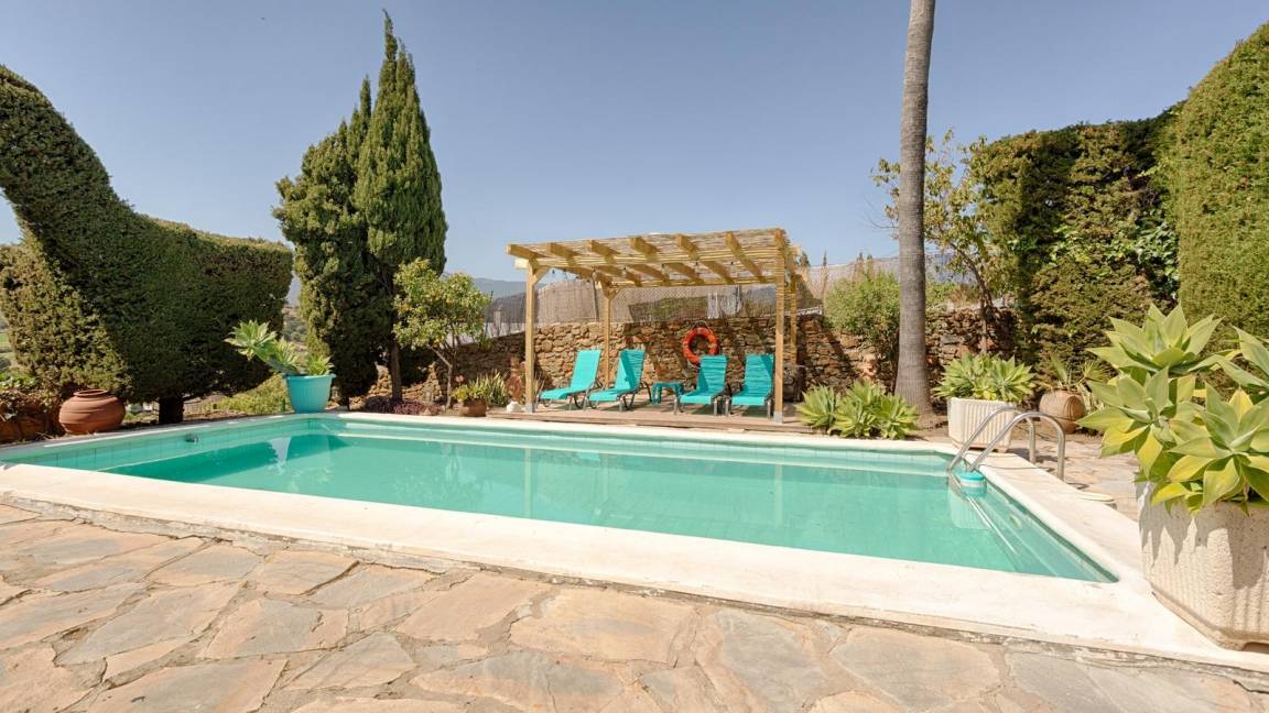 250 M² House ∙ 6 Bedrooms ∙ 12 Guests - Estepona