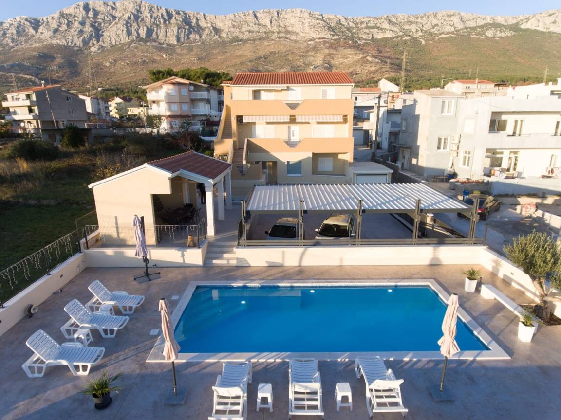 80 M² Ferienwohnung ∙ 2 Schlafzimmer ∙ 8 Gäste - Split