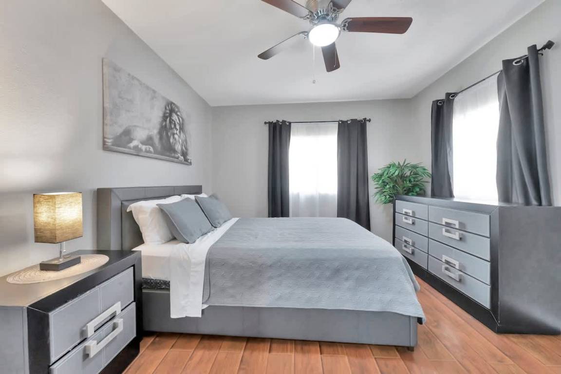 House ∙ 2 Bedrooms ∙ 6 Guests - Tampa, FL