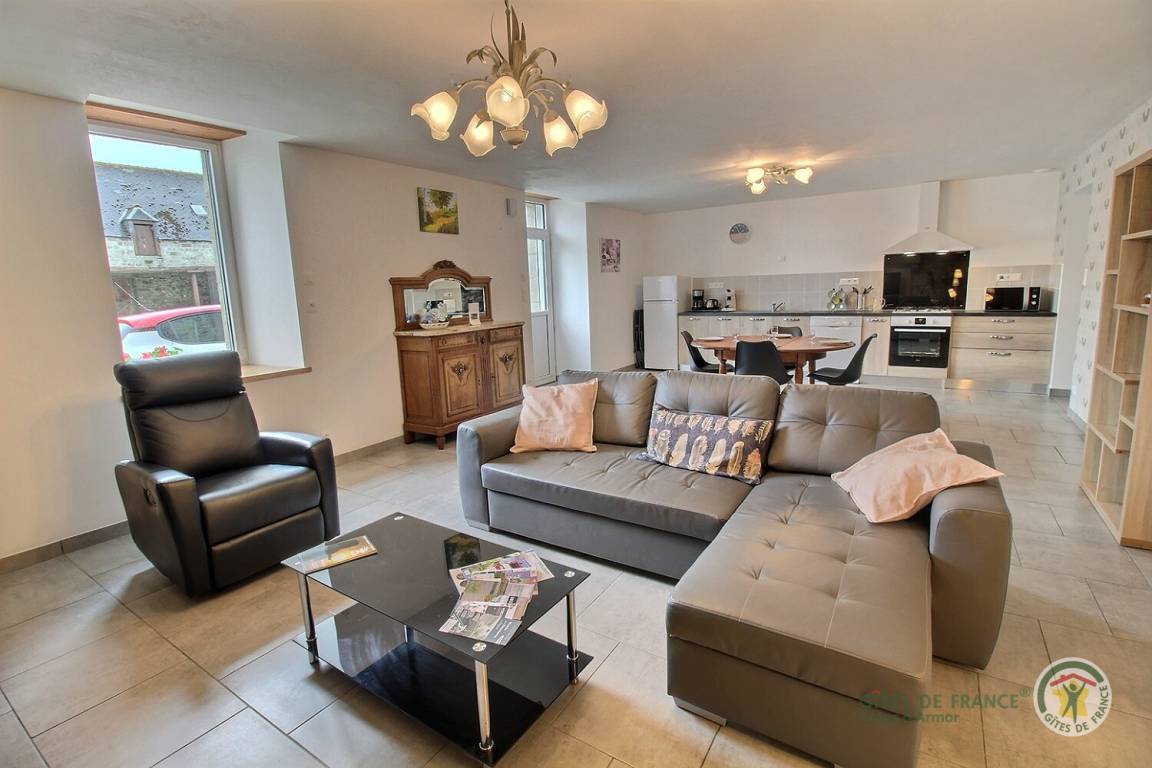 97 M² Gîte ∙ 2 Chambres ∙ 4 Personnes - Locarn