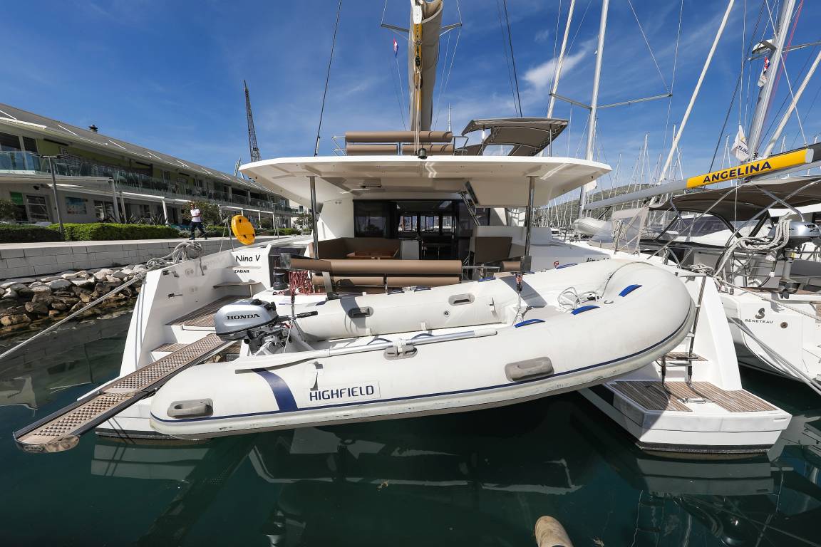 14 M² Houseboat ∙ 5 Bedrooms ∙ 10 Guests - Croatia