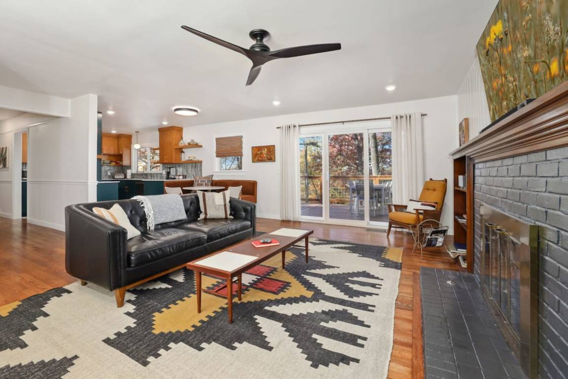 163 M² House ∙ 3 Bedrooms ∙ 6 Guests - Fayetteville, AR