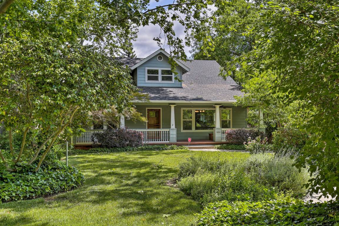 222 M² House ∙ 5 Bedrooms ∙ 10 Guests - Chico, CA