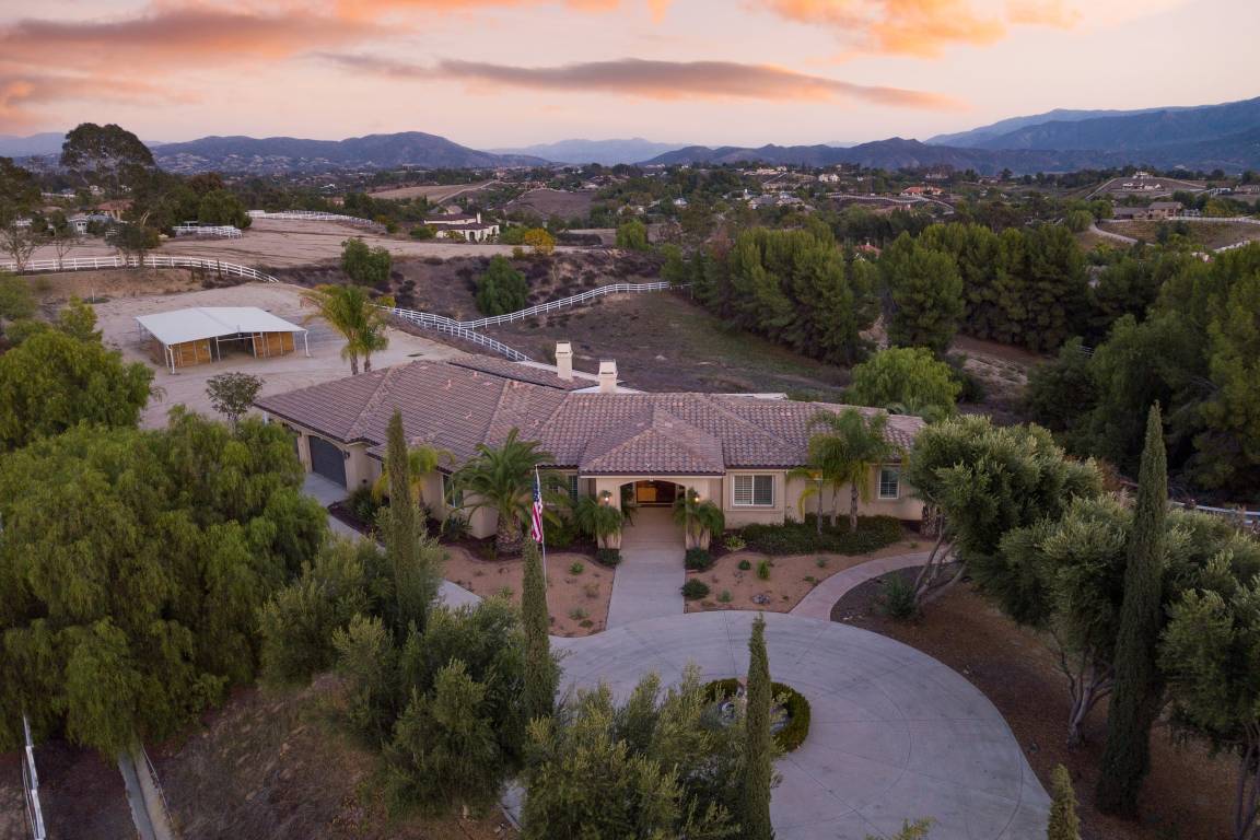 330 M² Villa ∙ 4 Bedrooms ∙ 10 Guests - Temecula, CA