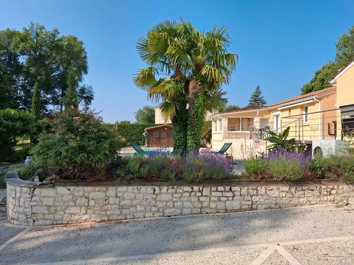 200 M² Maison De Vacances ∙ 3 Chambres ∙ 8 Personnes - Périgueux