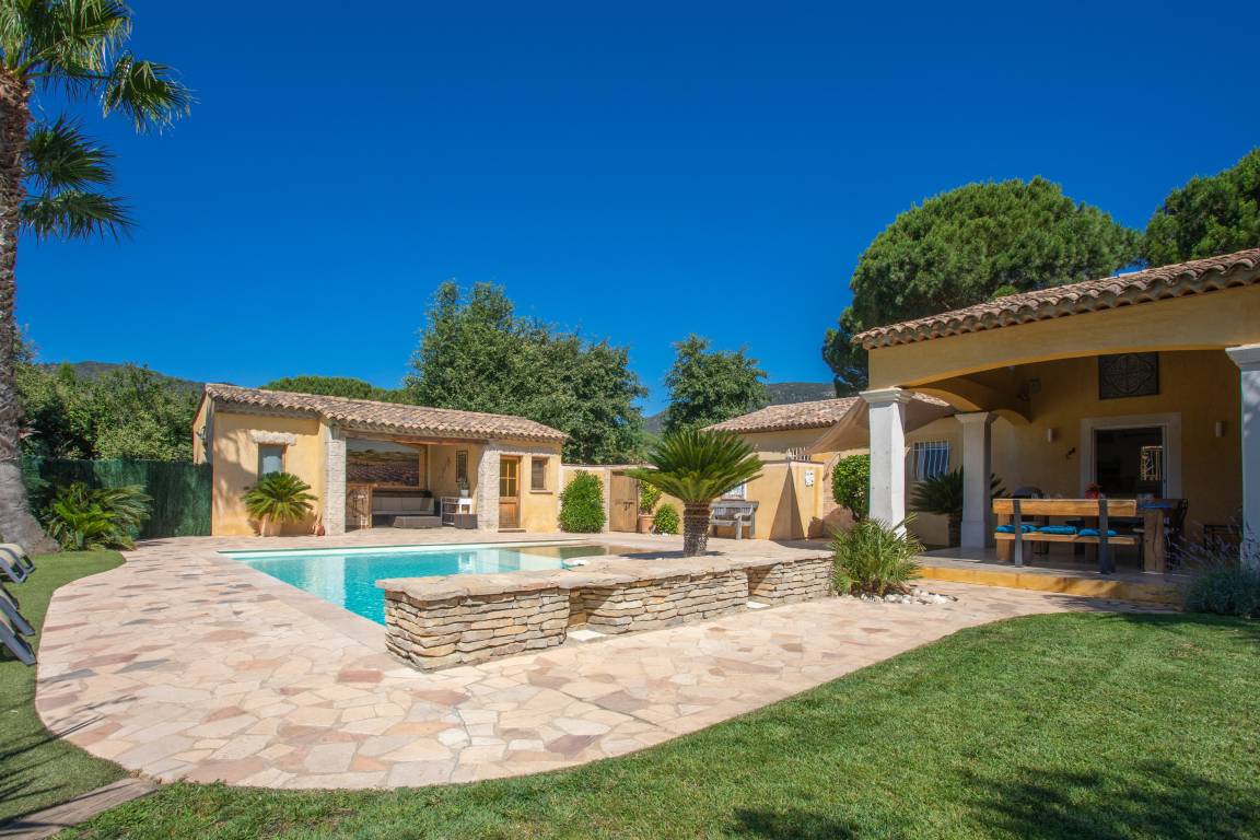 192 M² Villa ∙ 4 Bedrooms ∙ 9 Guests - Grimaud