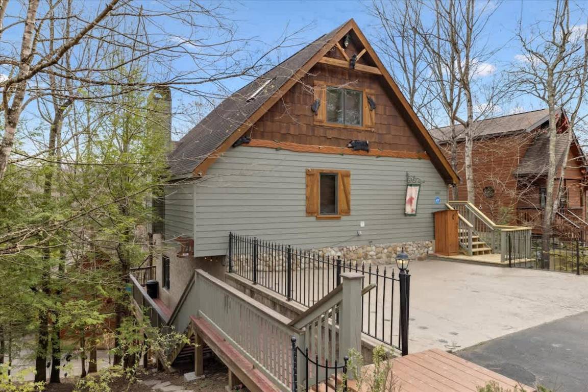 Apartment ∙ 4 Bedrooms ∙ 12 Guests - Pigeon Forge, TN