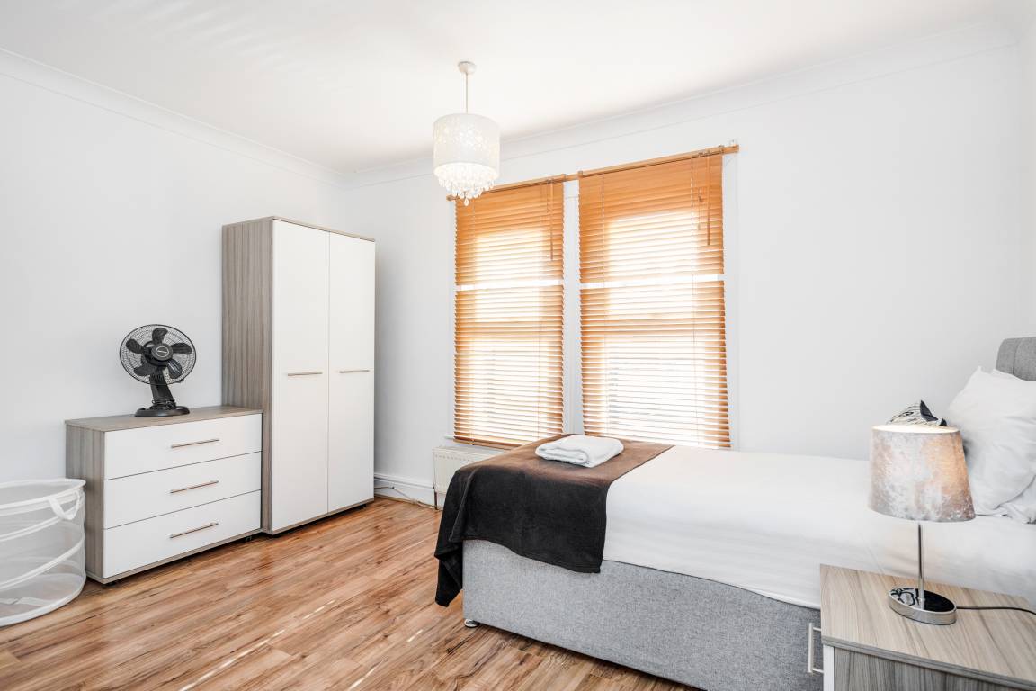 90 M² House ∙ 4 Bedrooms ∙ 8 Guests - Chelmsford