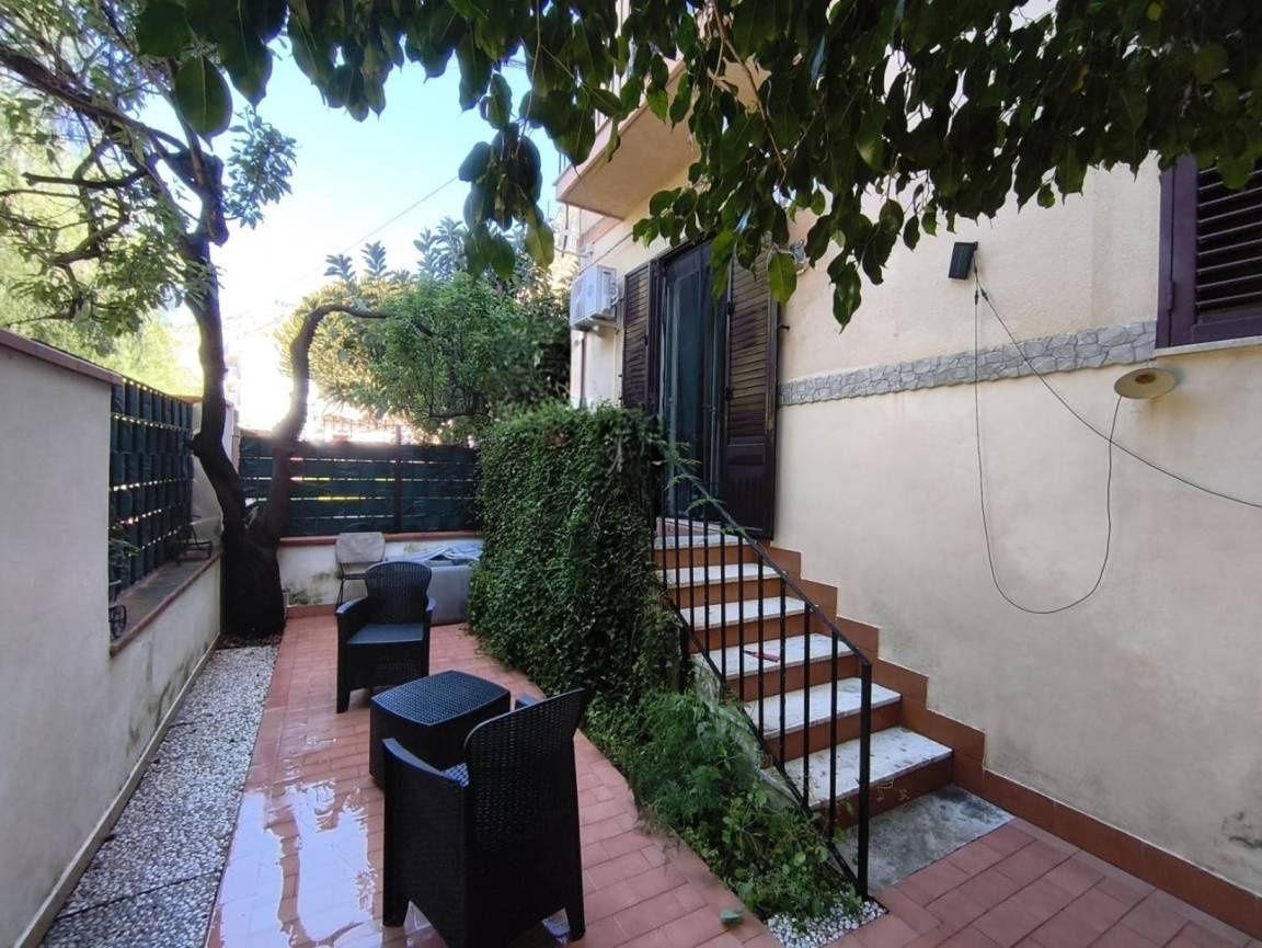 76 M² Apartment ∙ 2 Bedrooms ∙ 5 Guests - Palermo, Italy