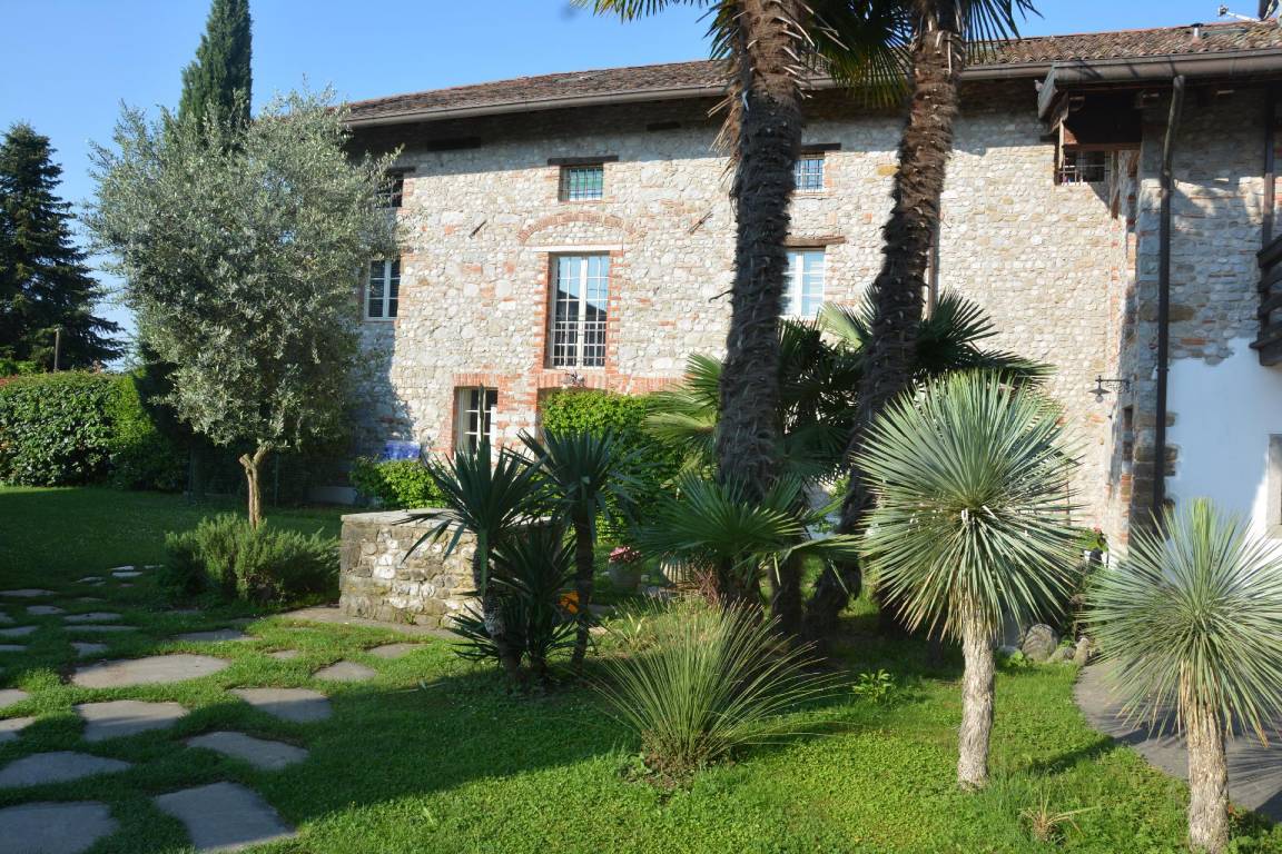 92 M² Apartment ∙ 2 Bedrooms ∙ 4 Guests - Udine