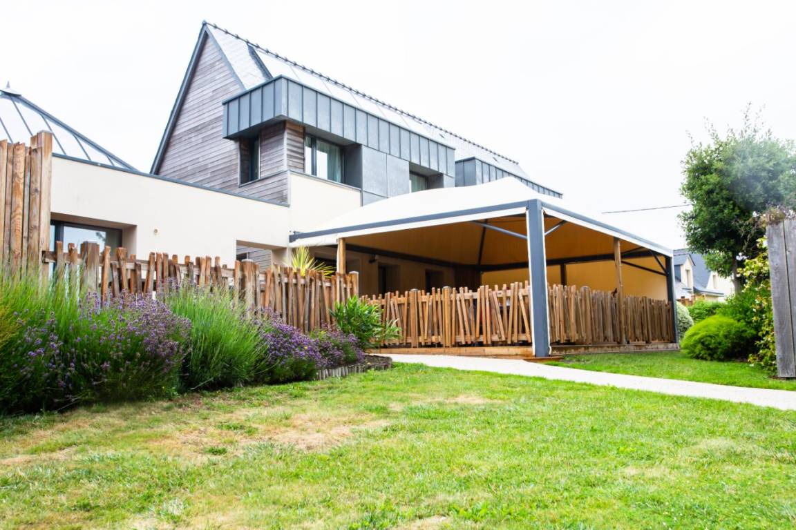 200 M² Gîte ∙ 5 Chambres ∙ 14 Personnes - Ploemel