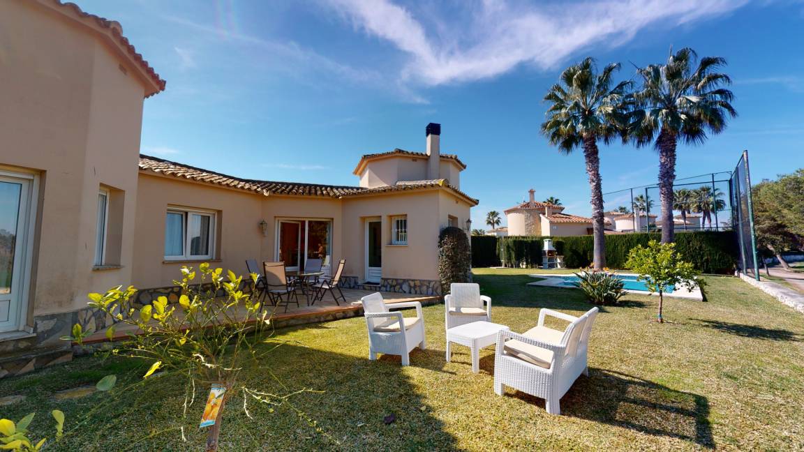 120 M² Villa ∙ 2 Bedrooms ∙ 4 Guests - Oliva