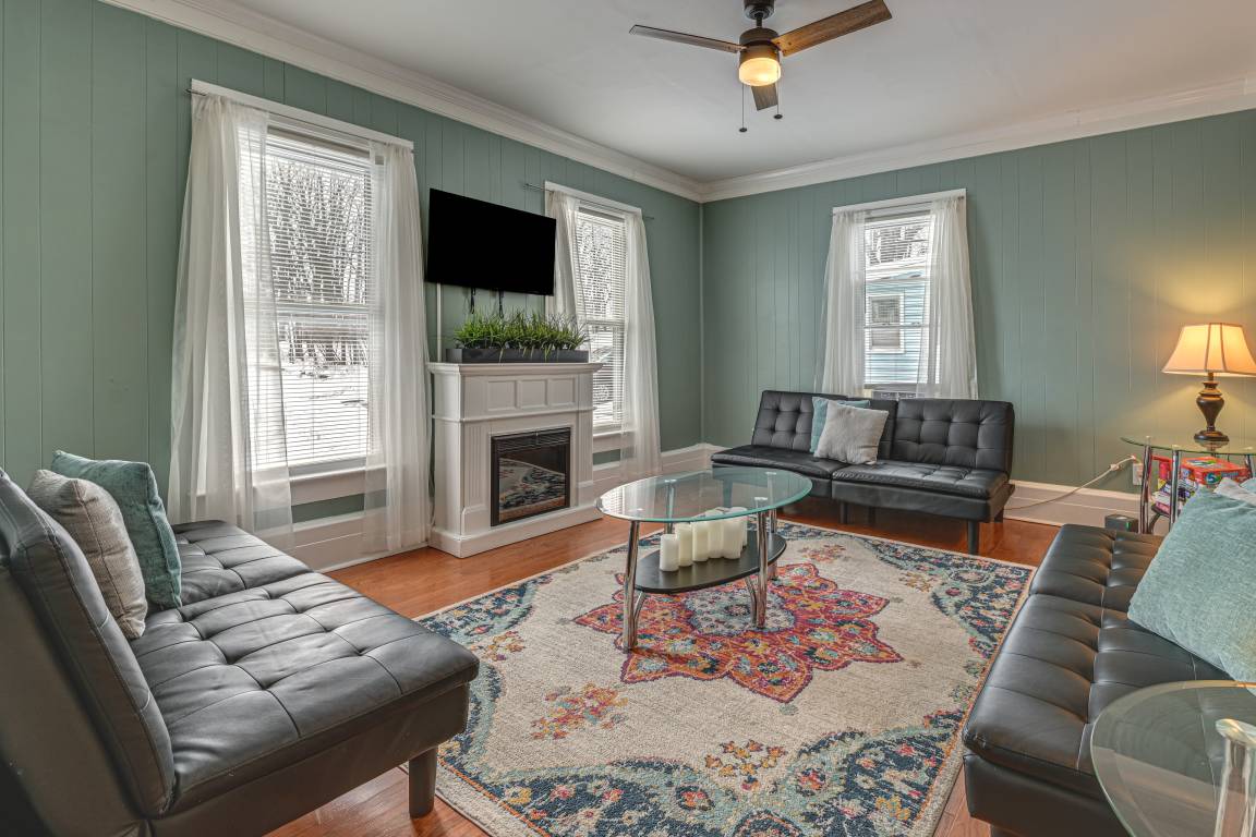 138 M² House ∙ 4 Bedrooms ∙ 15 Guests - Seneca Falls, NY