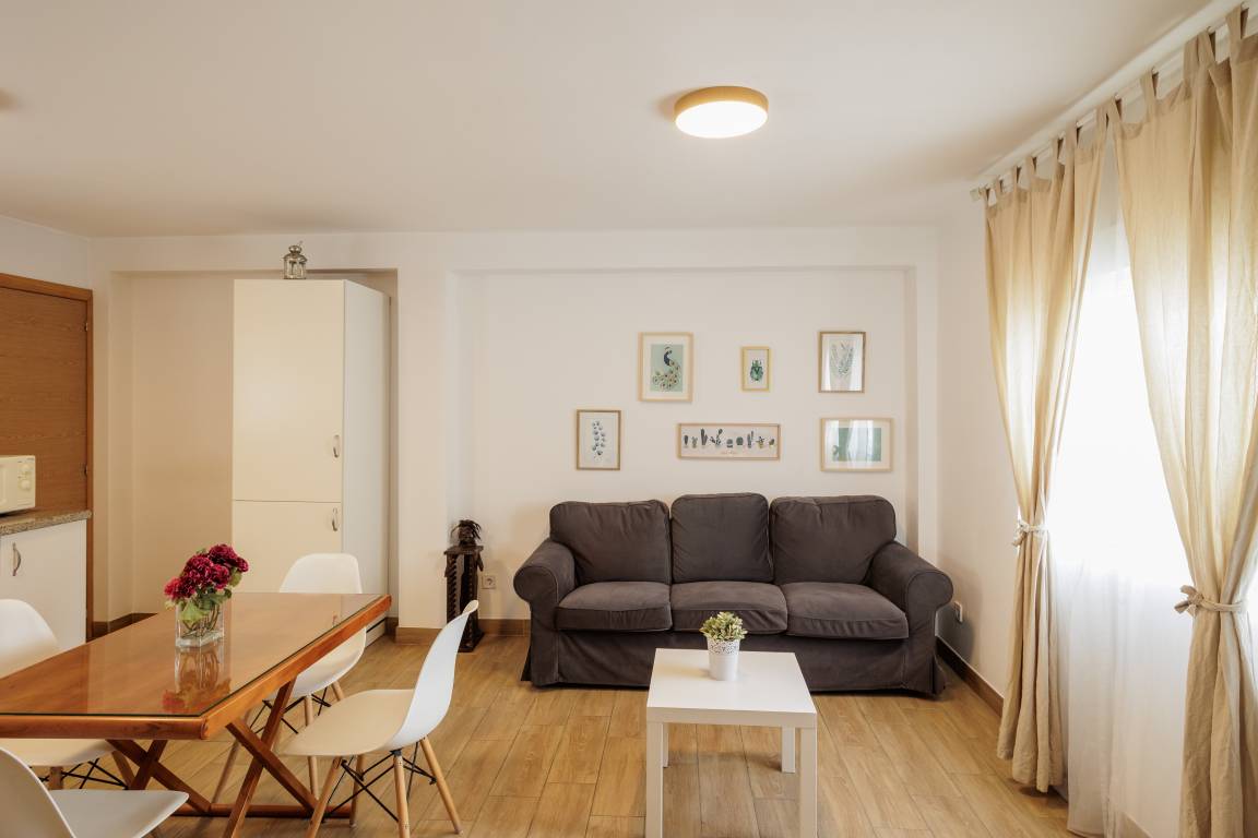 69 M² House ∙ 2 Bedrooms ∙ 4 Guests - Seville