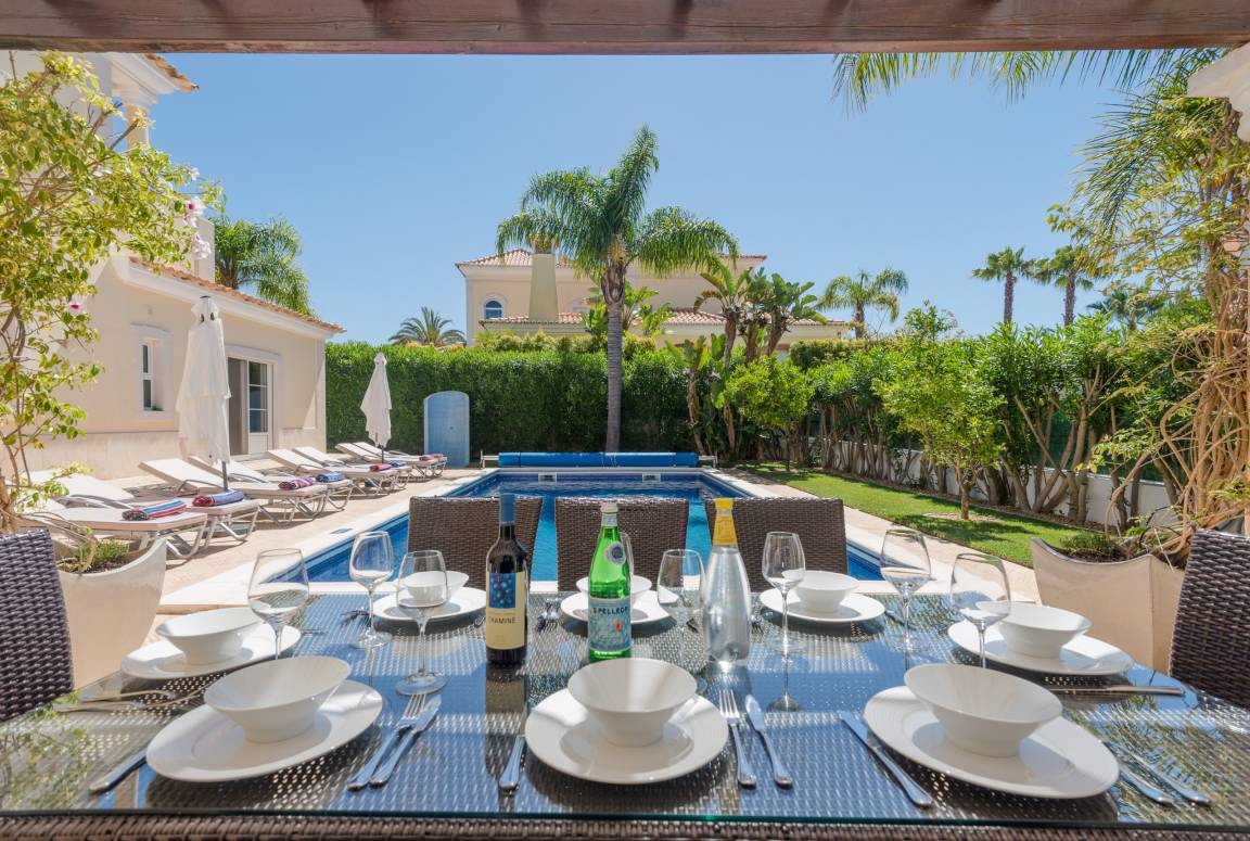 450 M² Villa ∙ 4 Bedrooms ∙ 8 Guests - Almancil