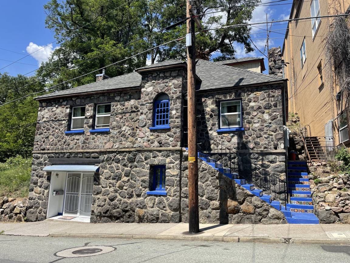 House ∙ 1 Bedroom ∙ 4 Guests - McCloud, CA