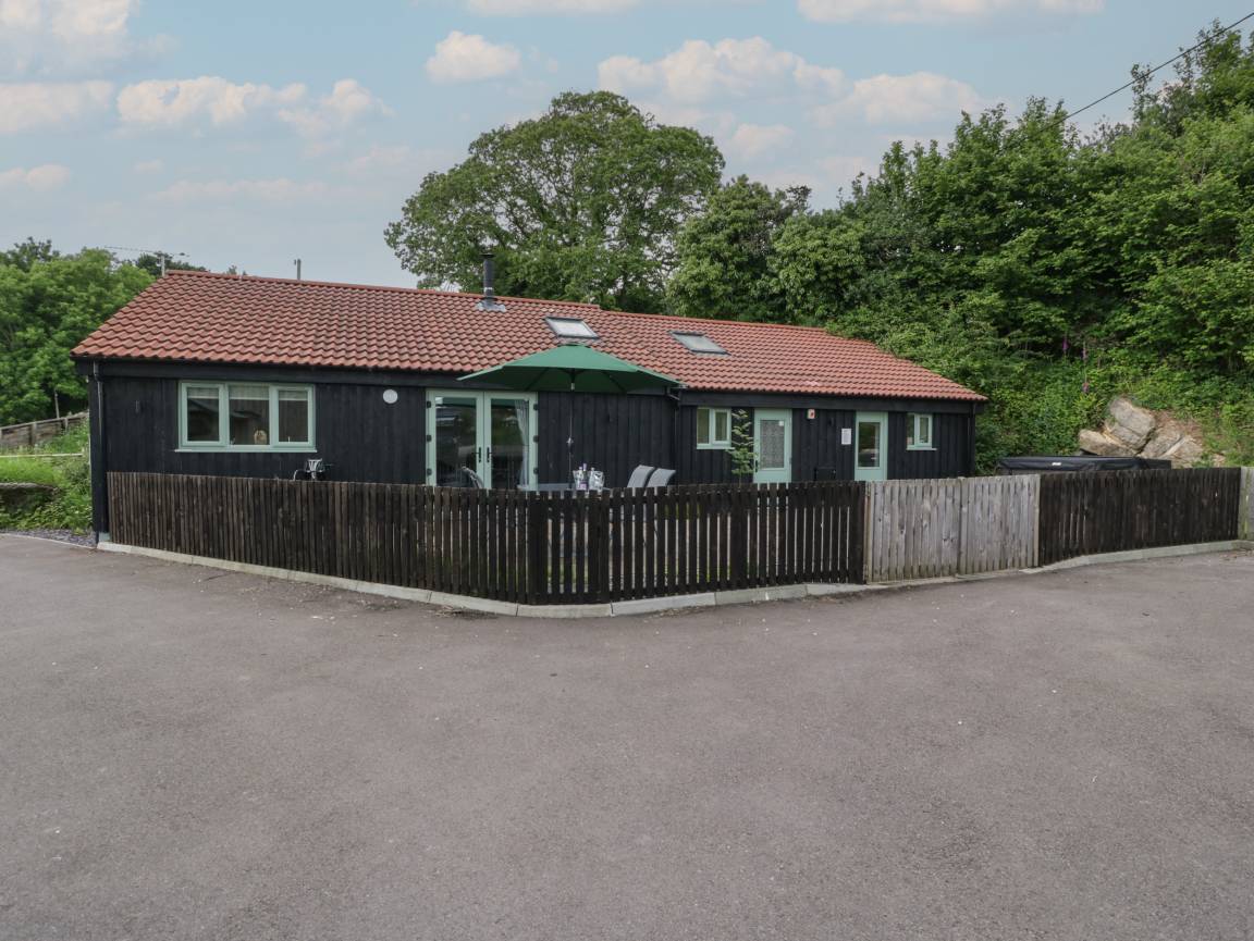 Cottage ∙ 2 Bedrooms ∙ 4 Guests - Usk
