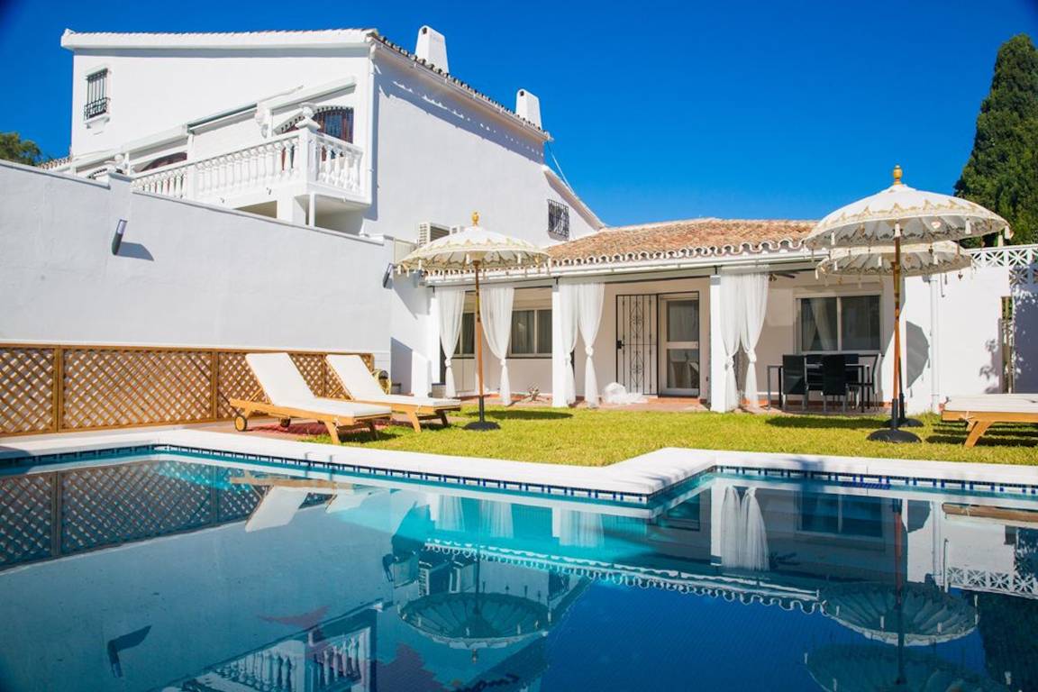 Villa ∙ 10 Bedrooms ∙ 20 Guests - Marbella