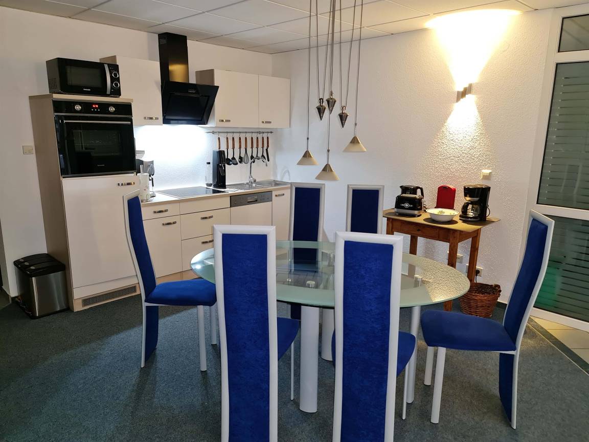 100 M² Ferienwohnung ∙ 2 Schlafzimmer ∙ 4 Gäste - Kirn