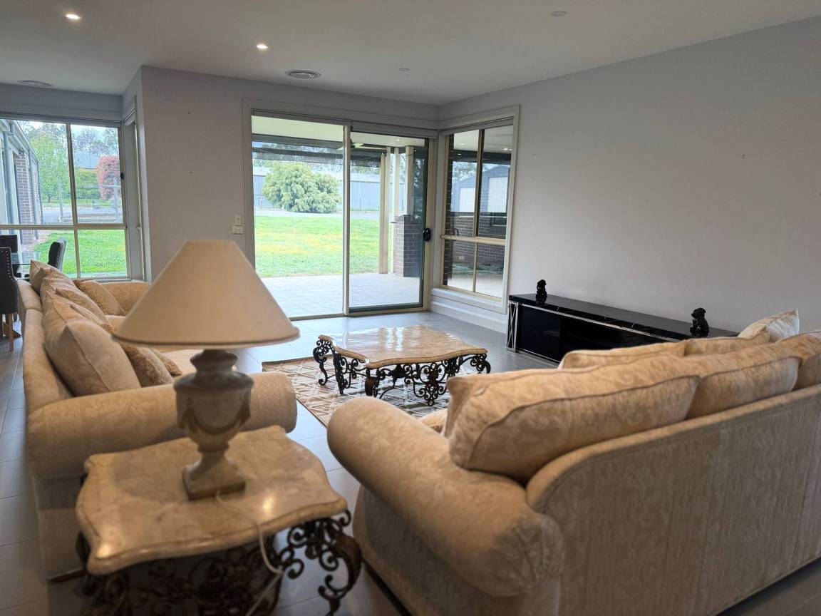 300 M² House ∙ 5 Bedrooms ∙ 14 Guests - Wallan