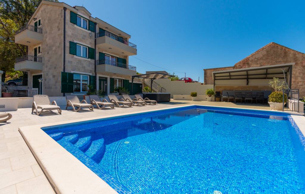 240 M² Villa ∙ 4 Schlafzimmer ∙ 8 Gäste - Tučepi