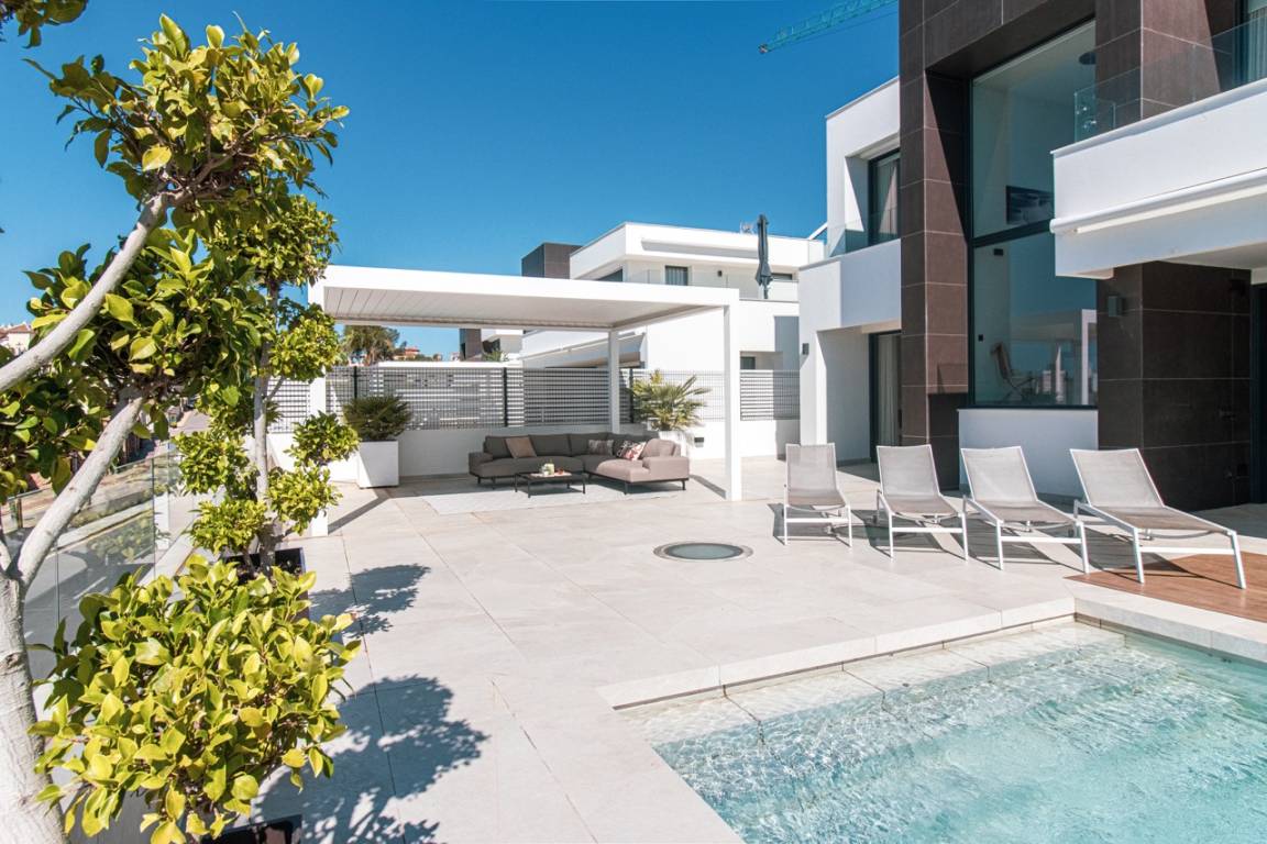 200 M² Villa ∙ 3 Slaapkamers ∙ 6 Gasten - Nerja