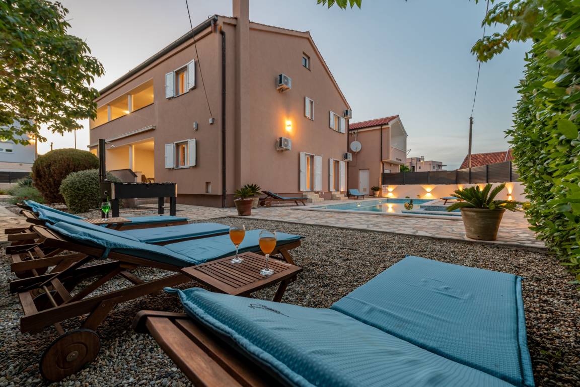 222 M² Villa ∙ 6 Schlafzimmer ∙ 14 Gäste - Privlaka