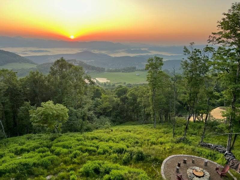 Cabin ∙ 4 Bedrooms ∙ 12 Guests - Beech Mountain, NC