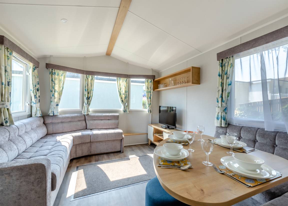 Caravan ∙ 3 Bedrooms ∙ 6 Guests - Fishcombe Cove