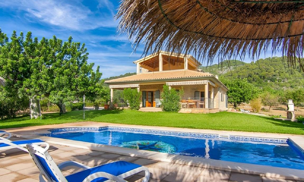 100 M² Villa ∙ 4 Bedrooms ∙ 8 Guests - Majorca