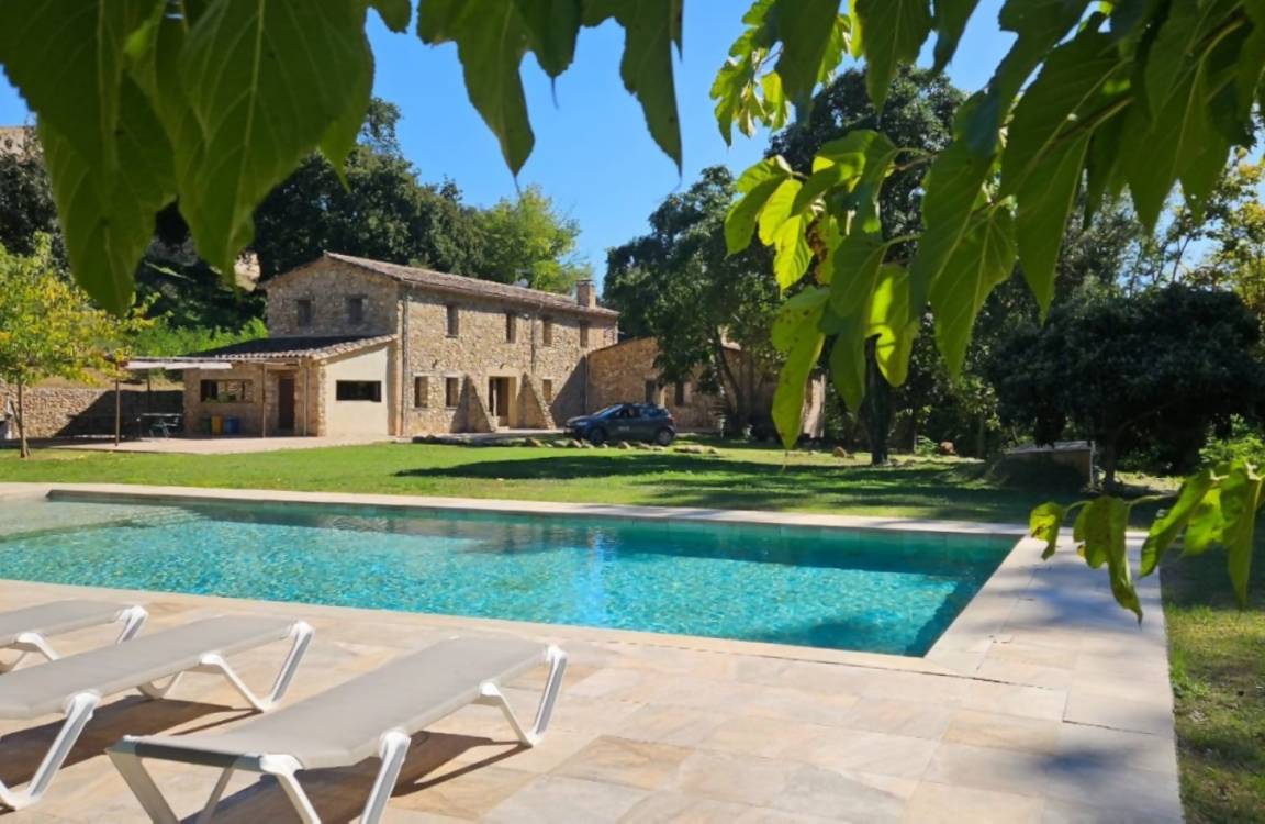 260 M² House ∙ 6 Bedrooms ∙ 19 Guests - Banyoles