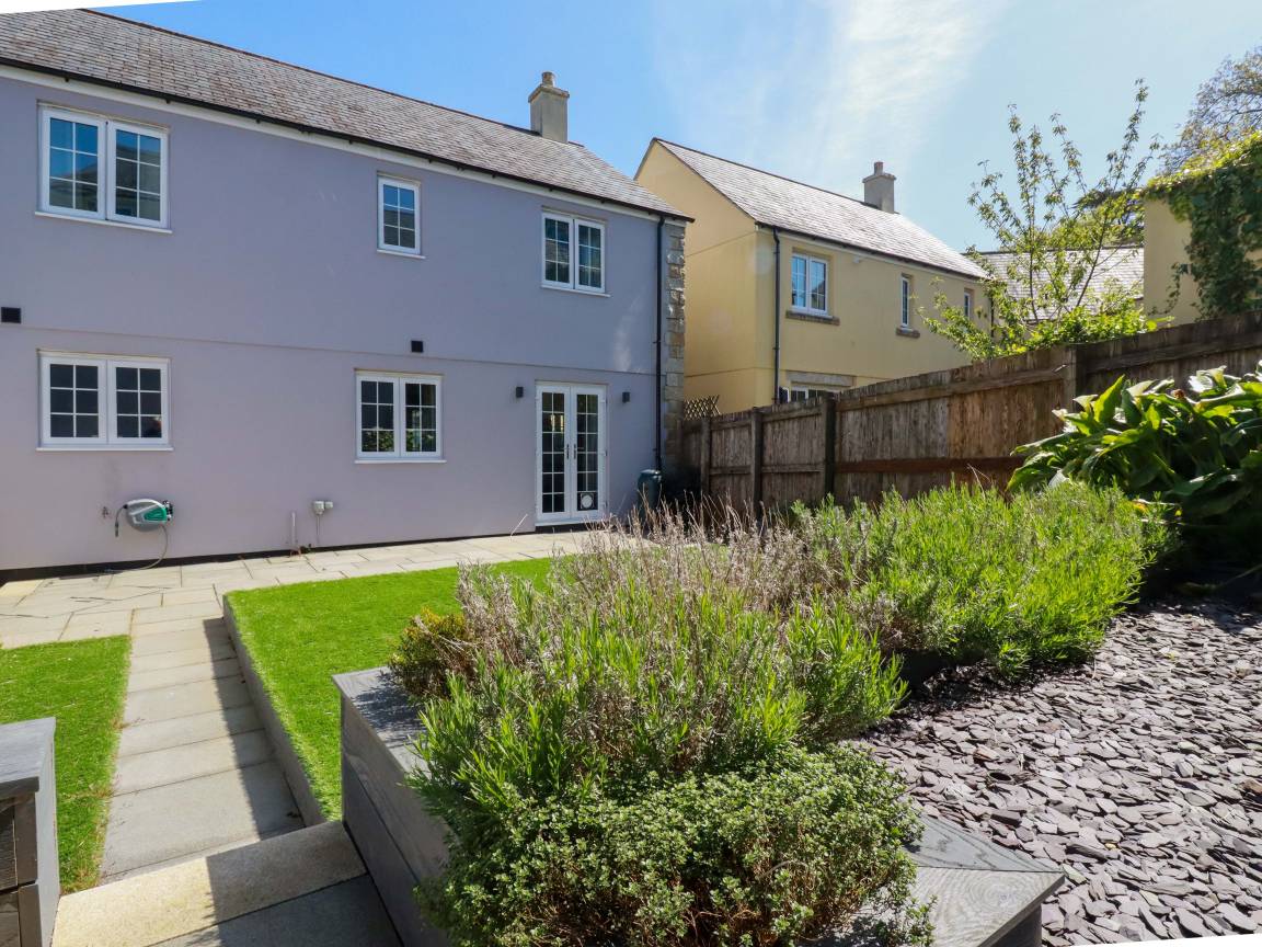 Cottage ∙ 4 Bedrooms ∙ 8 Guests - St Austell