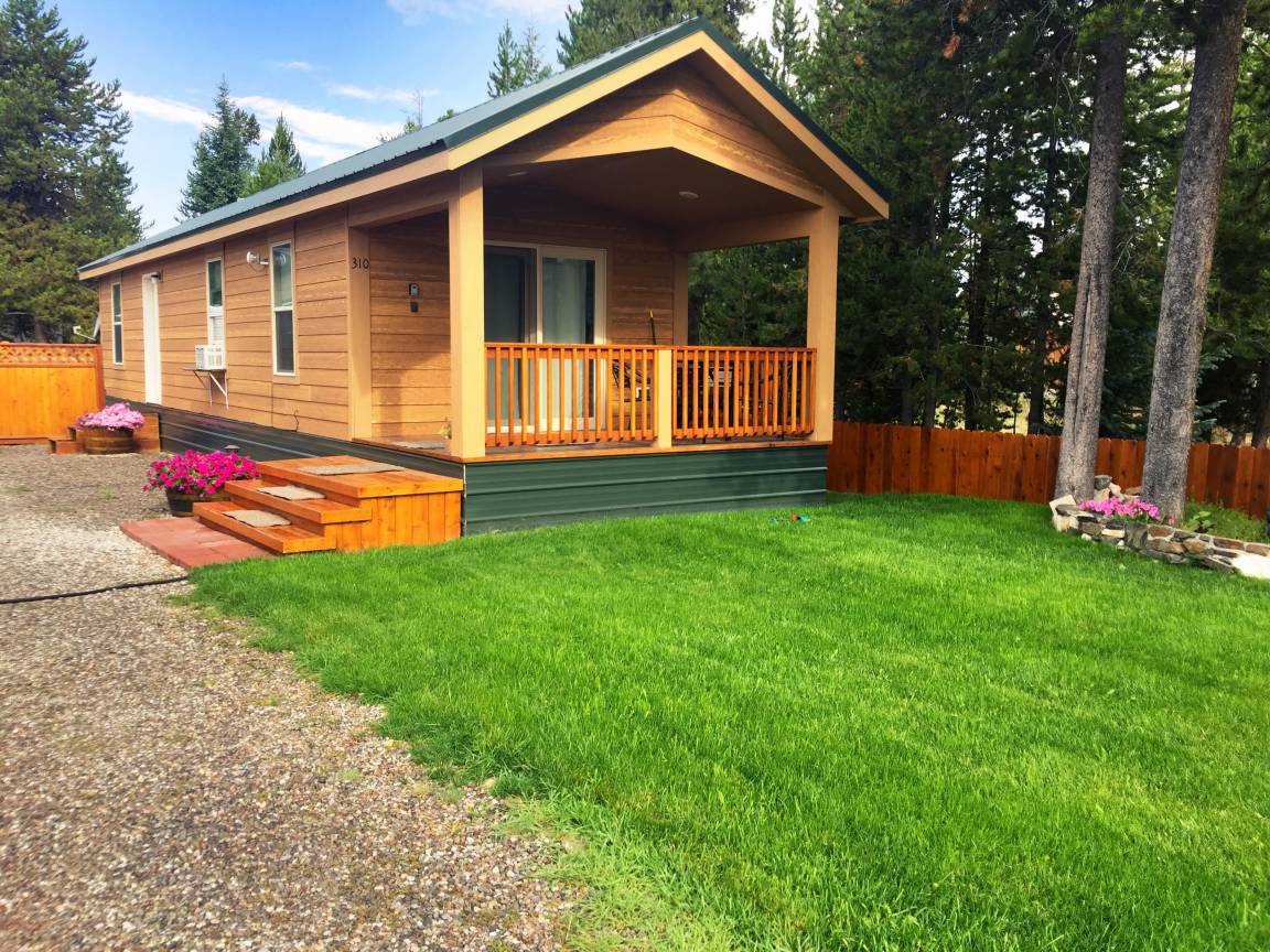 47 M² Cabin ∙ 1 Bedroom ∙ 4 Guests - West Yellowstone, MT