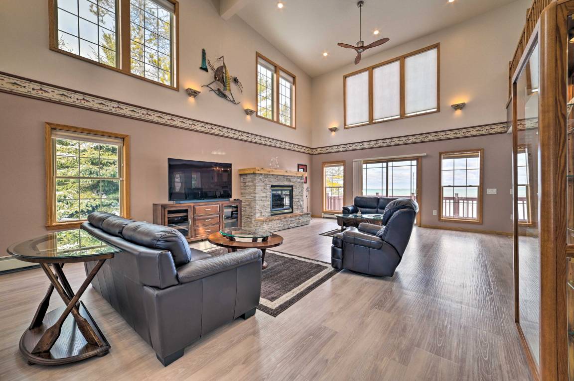 499 M² House ∙ 6 Bedrooms ∙ 14 Guests - Rogers City, MI