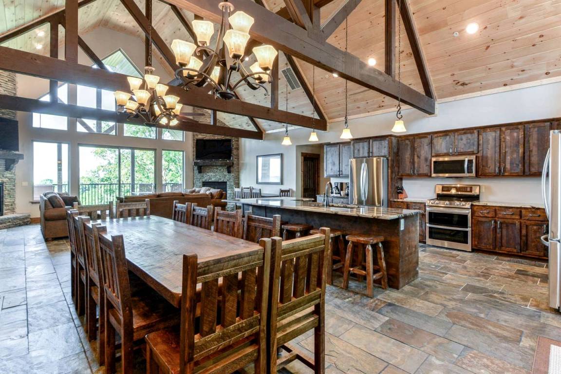 House ∙ 8 Bedrooms ∙ 36 Guests - Branson, MO