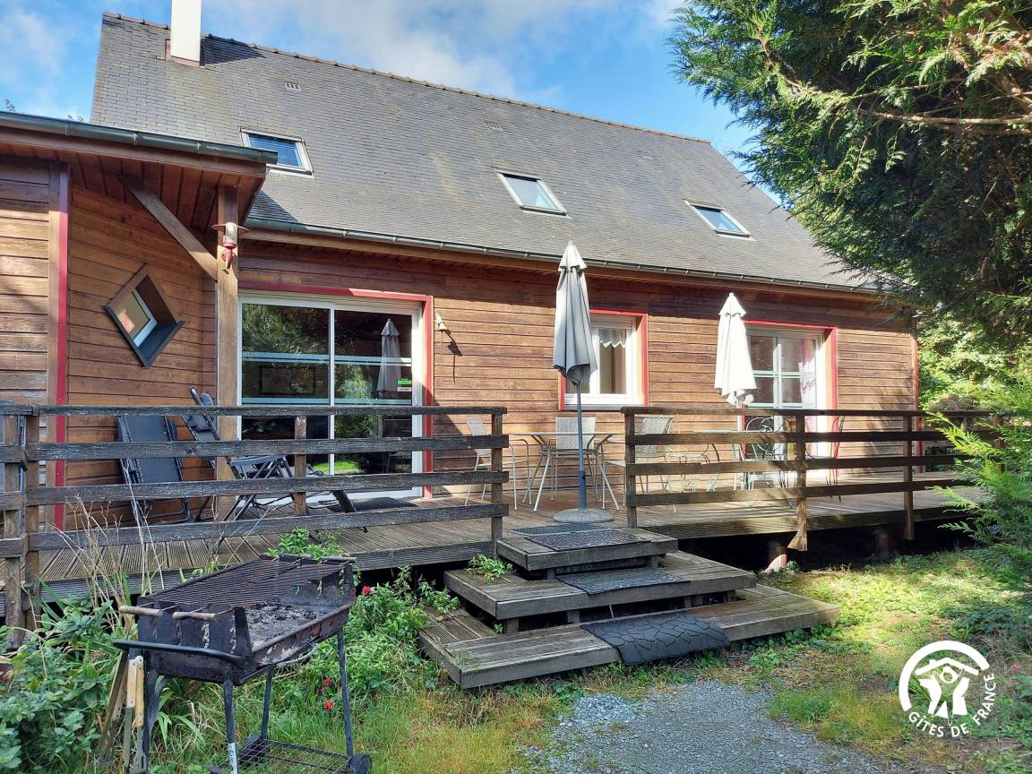 150 M² Cottage ∙ 3 Bedrooms ∙ 8 Guests - Évron