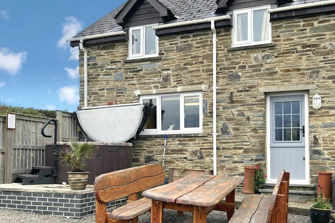 74 M² Cottage ∙ 5 Bedrooms ∙ 10 Guests - Aberporth