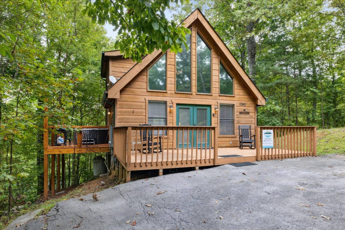 94 M² Cabin ∙ 2 Bedrooms ∙ 4 Guests - Gatlinburg, TN